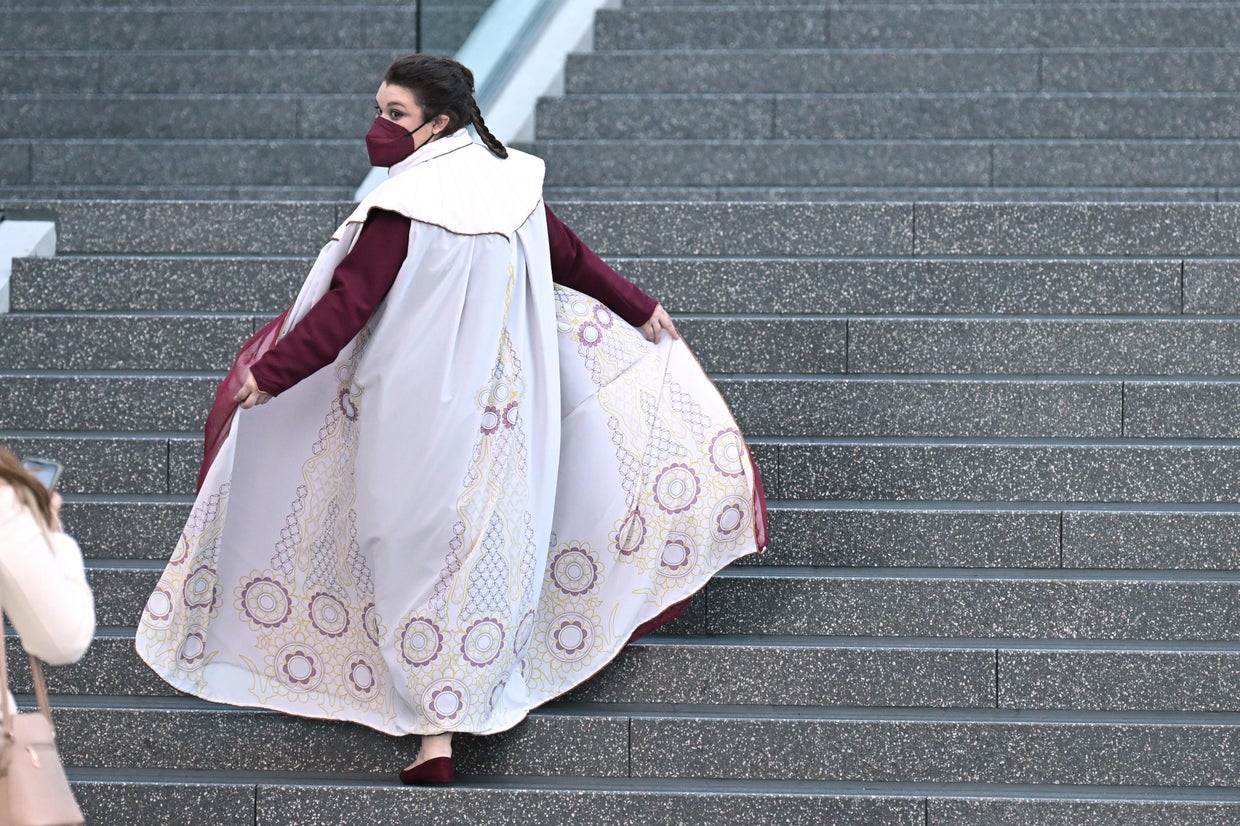 Cosplayers show off intricate costumes at New York Comic Con