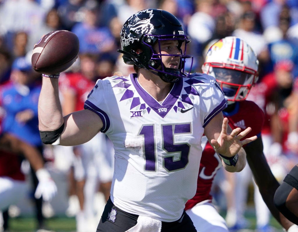 Duggan leads No. 17 TCU past Kansas 38-31; Daniels injured - CBS Texas