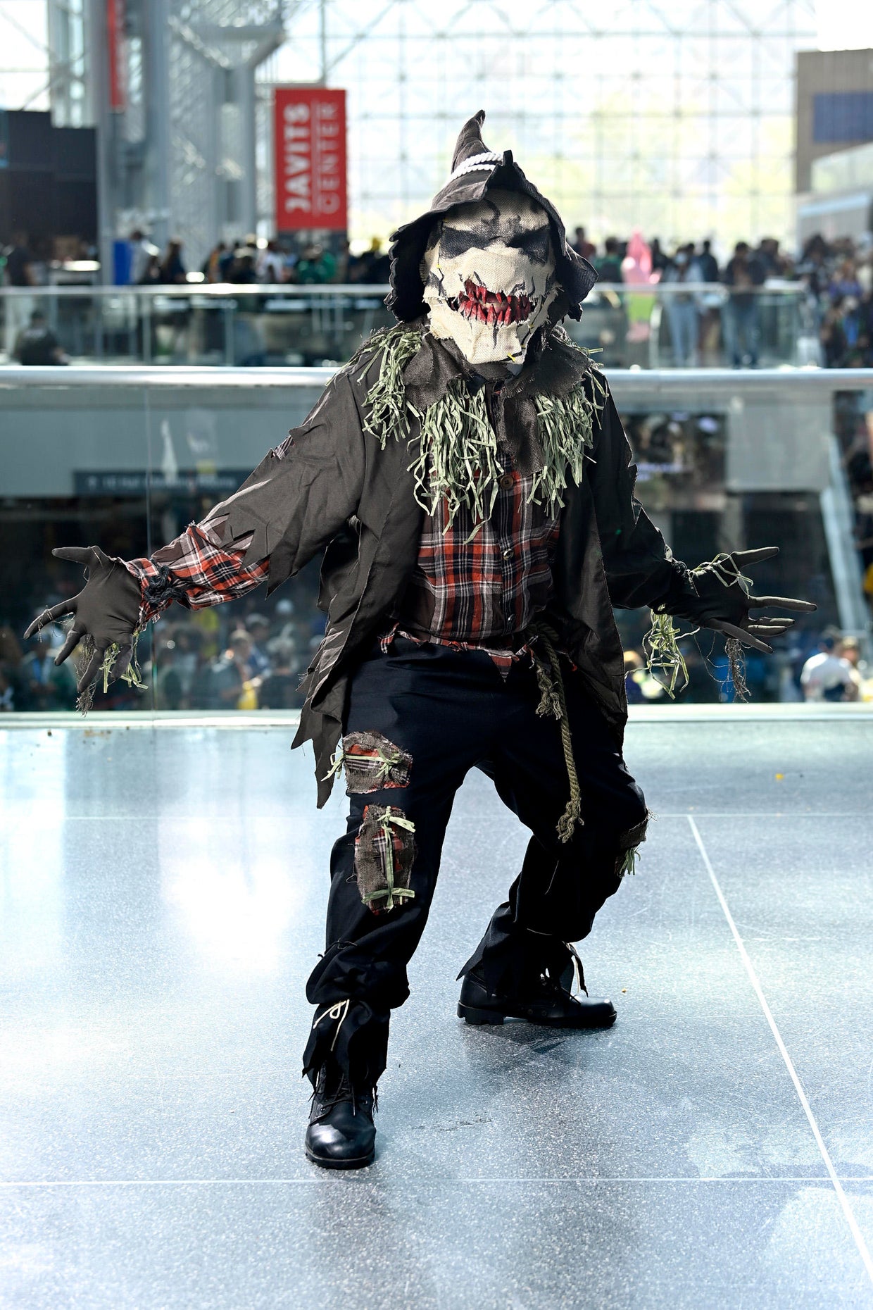 Cosplayers show off intricate costumes at New York Comic Con