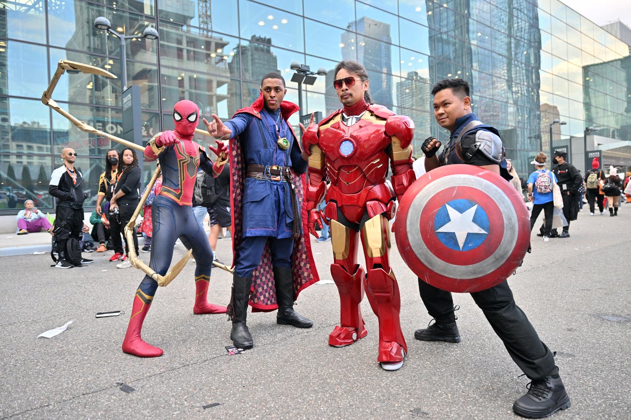 Cosplayers show off intricate costumes at New York Comic Con