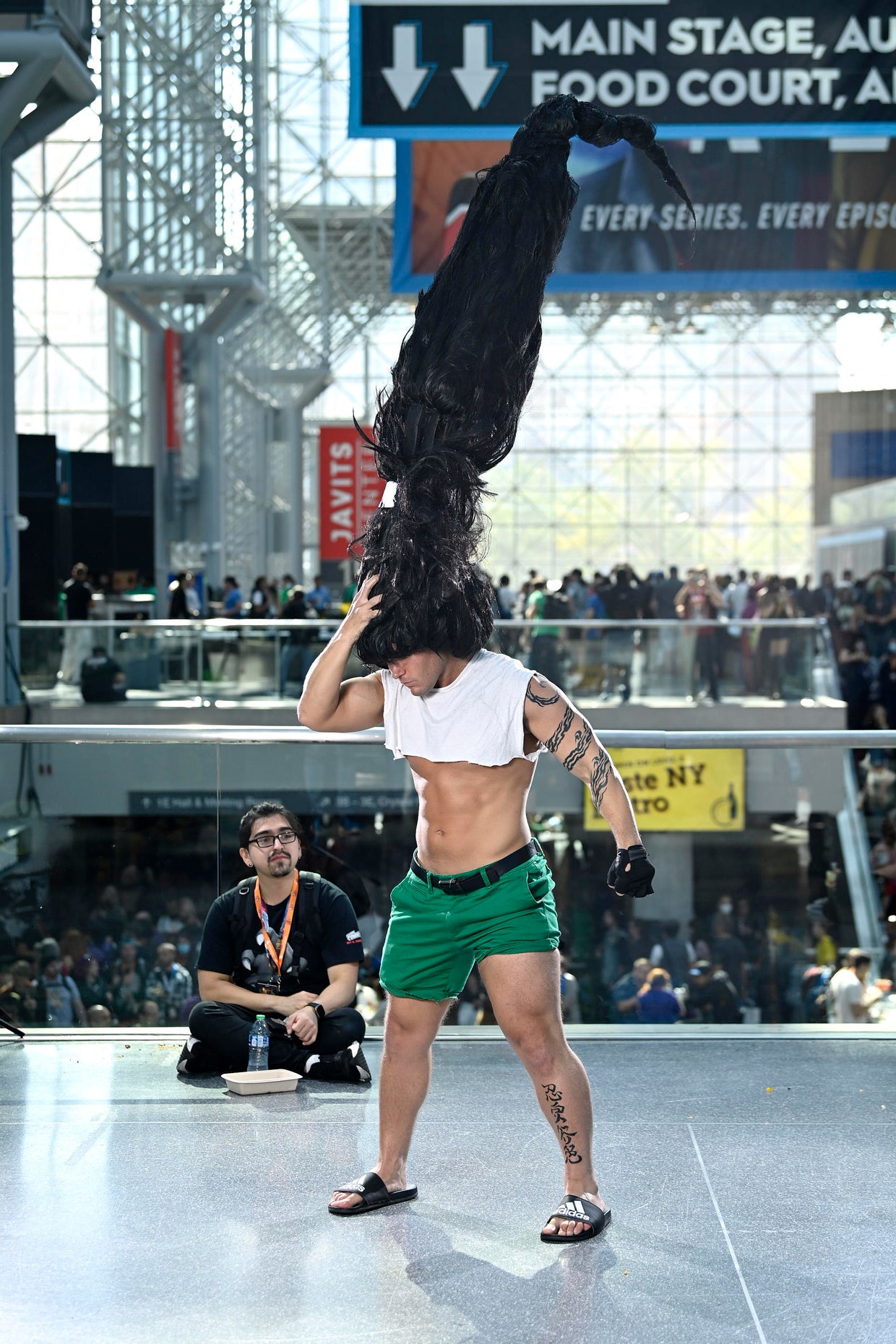 Cosplayers show off intricate costumes at New York Comic Con