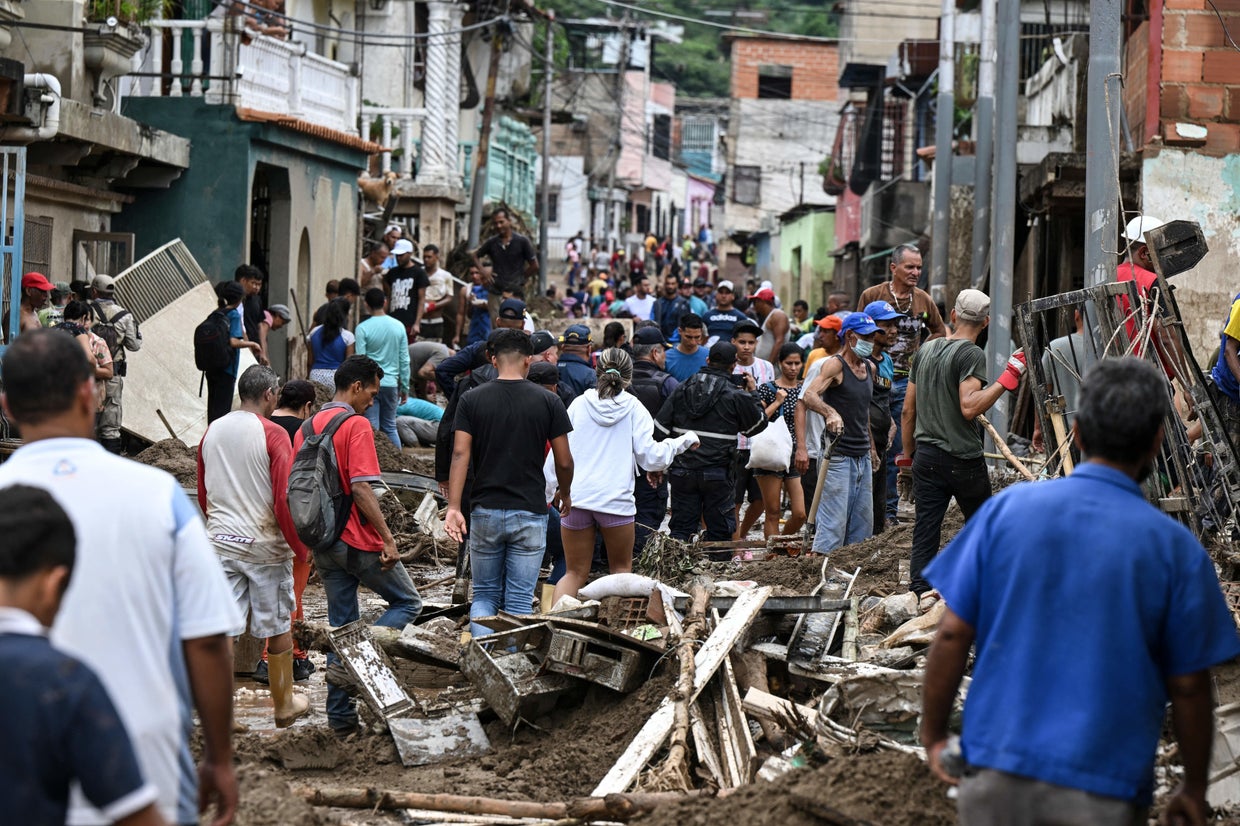 At least 25 dead after landslide sweeps through Venezuela town - CBS News