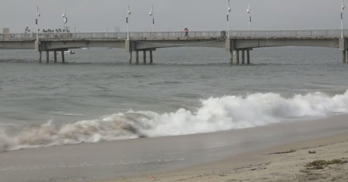 Lightning storms prompt closure of beaches in Long Beach - CBS Los Angeles