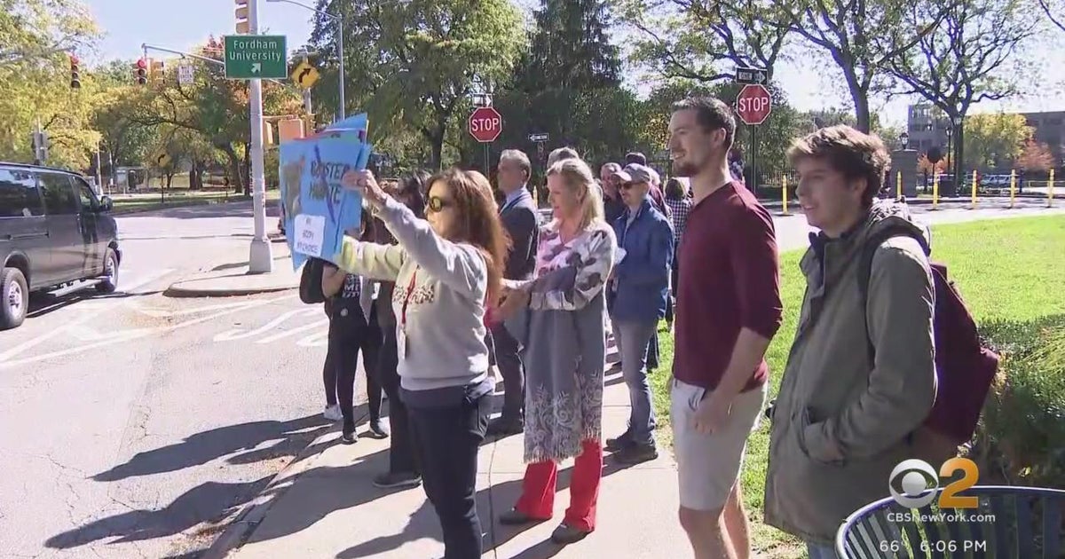 Students, staffers protest Fordham University's COVID vaccine mandate ...