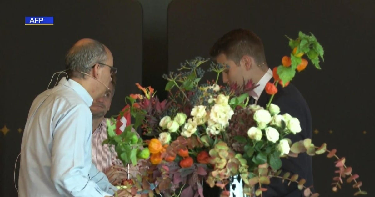 Inside an intense competition for best hotel receptionist - CBS Chicago