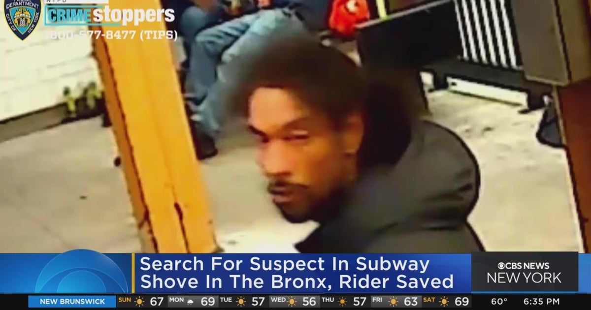 Search on for suspect in Bronx subway shove - CBS New York