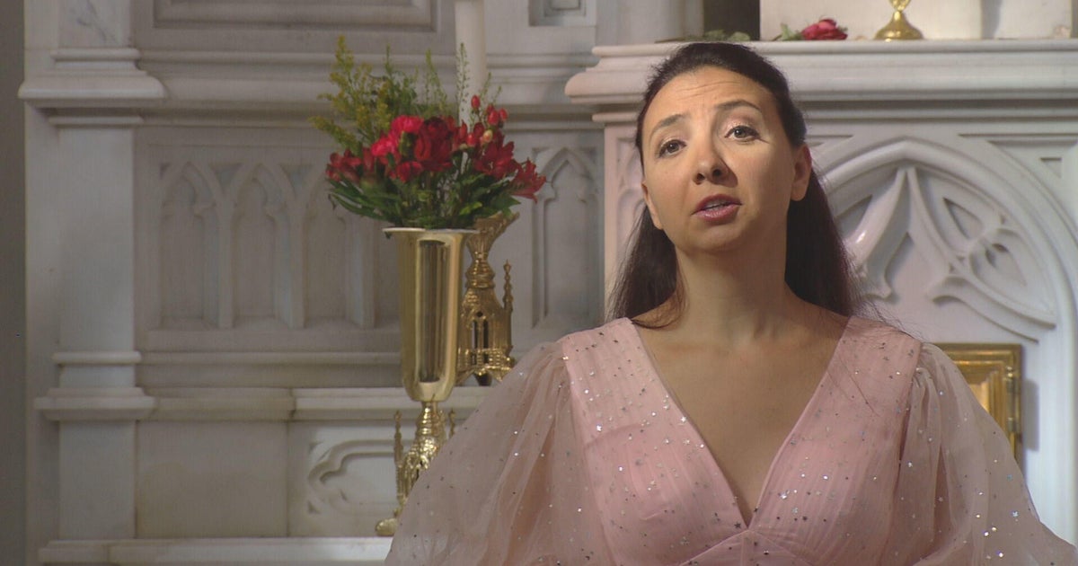 Denver-based Ukrainian singer raises hope for peace in home country ...