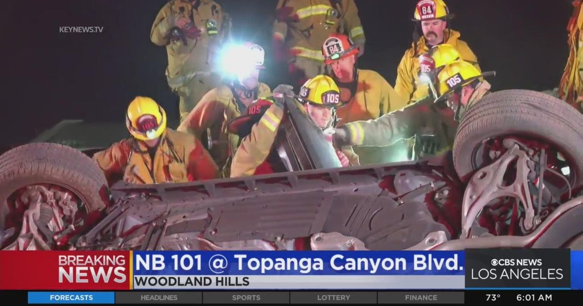 Crash shuts down northbound 101 Freeway in Woodland Hills - CBS Los Angeles