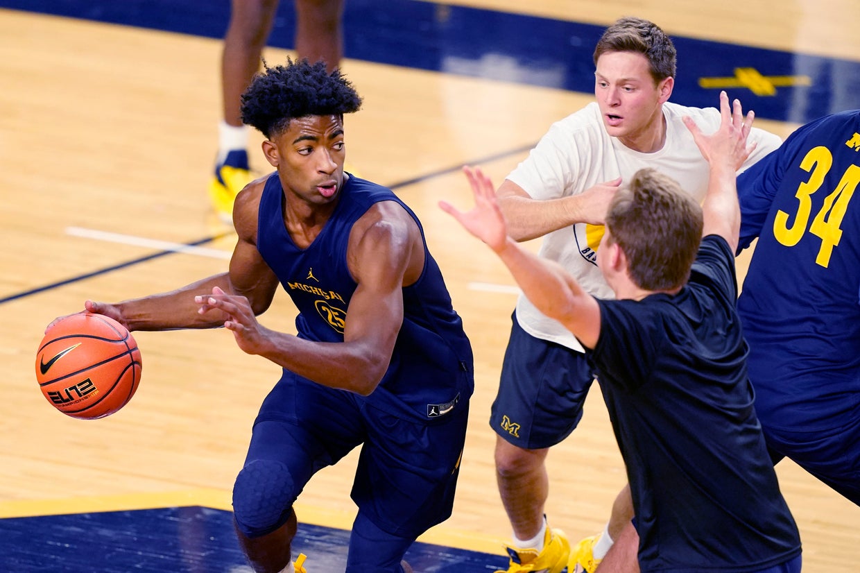 No. 22 Michigan has 3 Howards: Juwan and sons, Jace and Jett - CBS Detroit