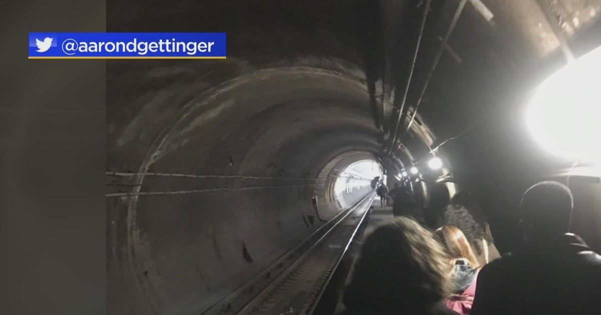 Red Line train evacuated due to unauthorized person - CBS Chicago