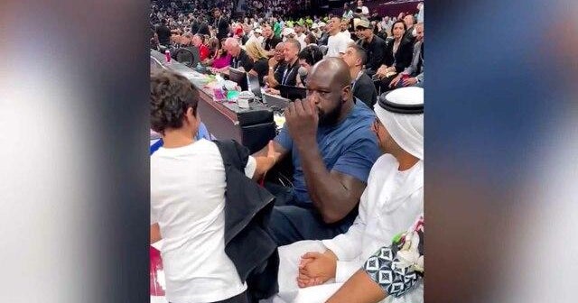 Shaq turns down boy's handshake for something better - CBS News