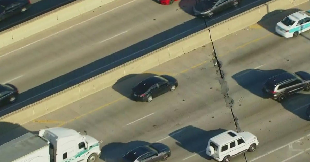 Repairs made to large pothole on inbound Kennedy near Armitage - CBS ...