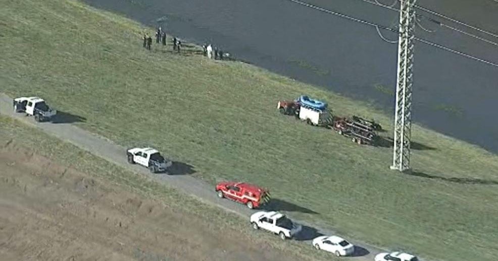 Body found floating in Trinity River near Fuel City Dallas - CBS Texas