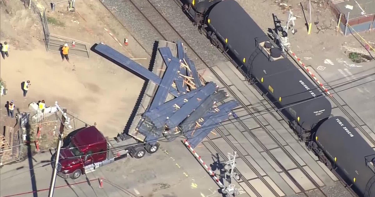 Train strikes semi-truck in Berkeley near Aquatic Park - CBS San Francisco