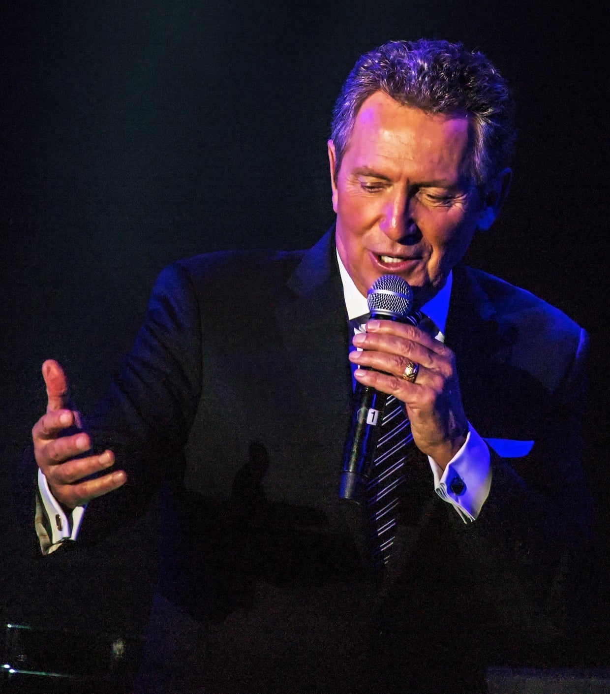 Metro Detroit's Bob Anderson is still singing the tunes of yesterday ...