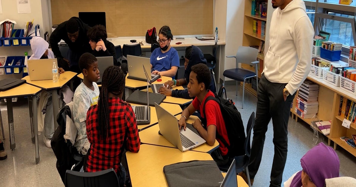 Hood Code offers computer skills to kids in public housing - CBS New York