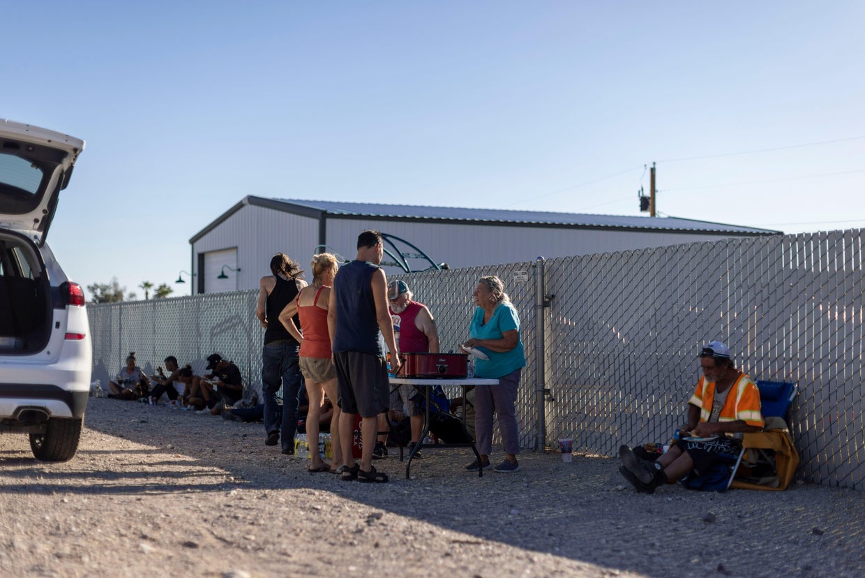Arizona woman sues city after arrest for feeding homeless ...