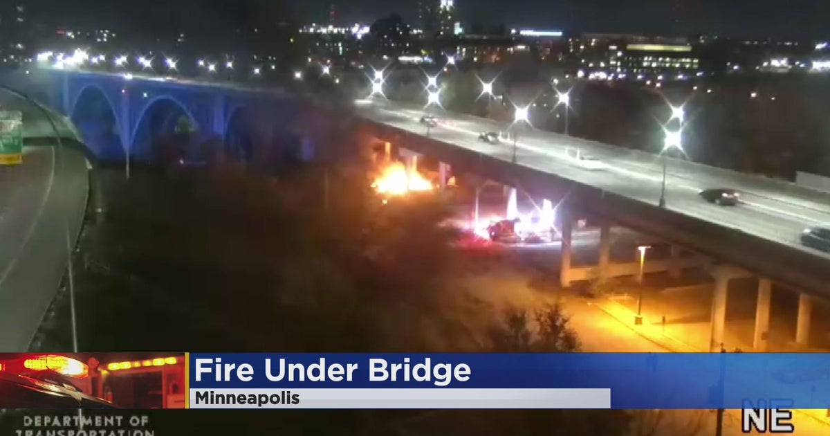 Video shows large fire under 10th Avenue bridge - CBS Minnesota