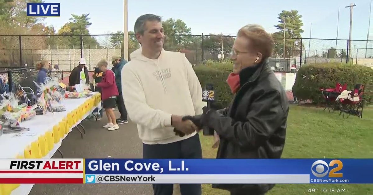 John Elliott chats with Ian Siegel - CBS New York