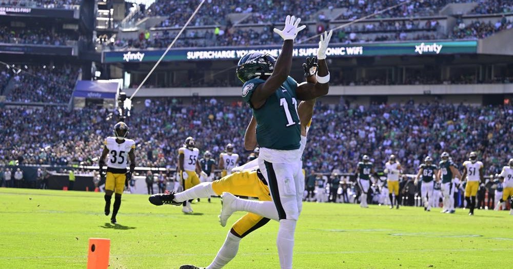 Hurts, Brown power unbeaten Eagles past Steelers 35-13 - CBS Pittsburgh