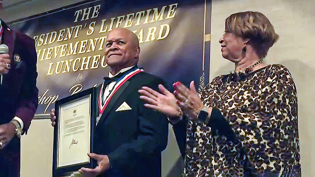 'Bishop Bob,' Pastor of Oakland's Acts Full Gospel Church honored - CBS ...