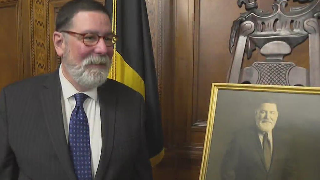 Former Mayor Bill Peduto unveils official mayoral portrait at City Hall ...