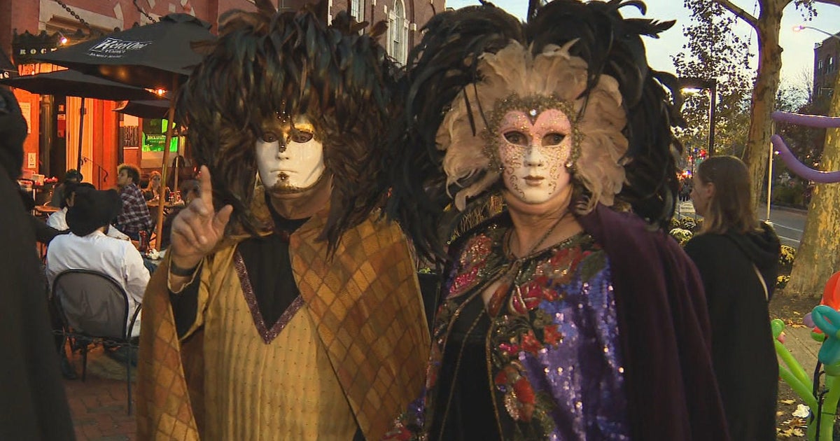 Salem Halloween crowds may have set a record this year - CBS Boston