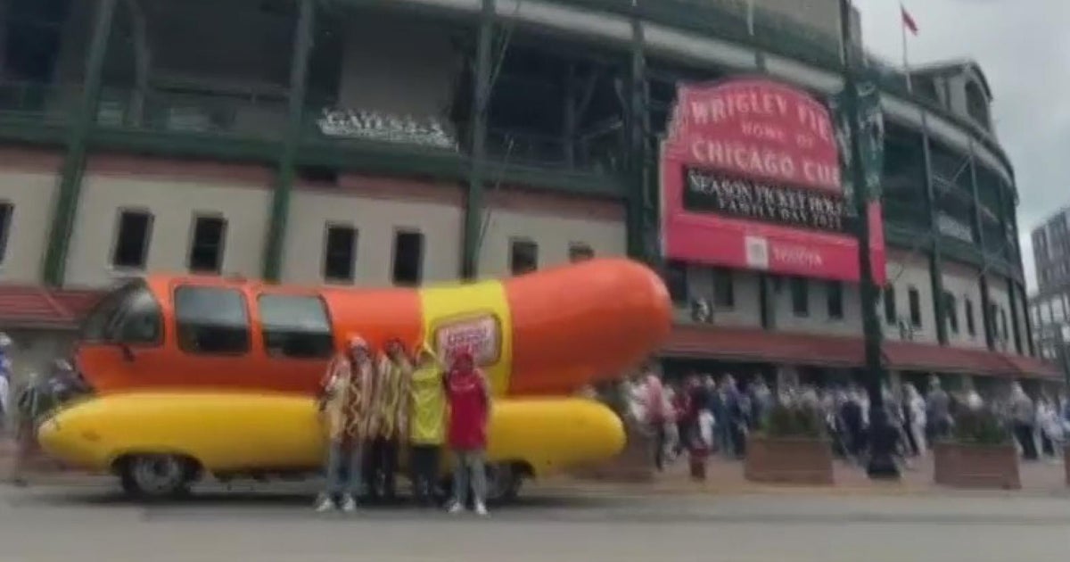 Oscar Mayer Wienermobile returns to Chicago this weekend - CBS Chicago