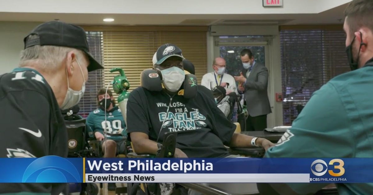 Several Eagles visit veterans at VA Medical Center - CBS Philadelphia