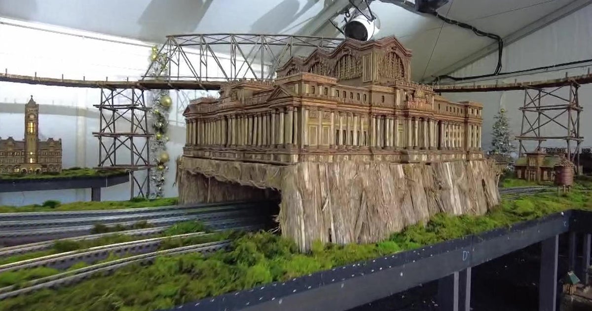 Holiday Train Show paying homage to NYC landmarks set to return on Nov ...
