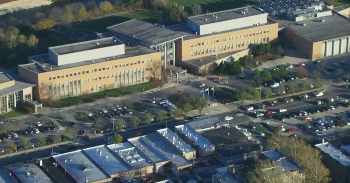 Body found in gangway near Northeastern Illinois University - CBS Chicago