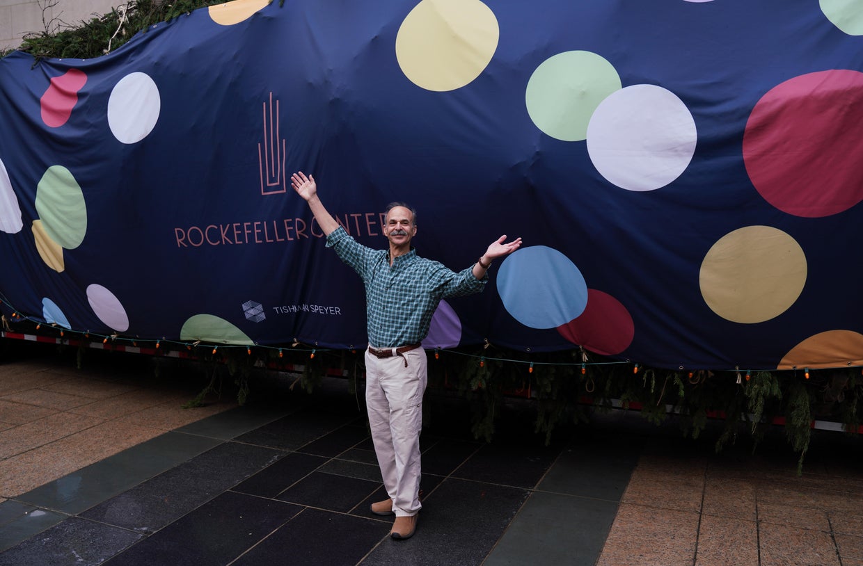 2022 Rockefeller Center Christmas tree arrives in Manhattan