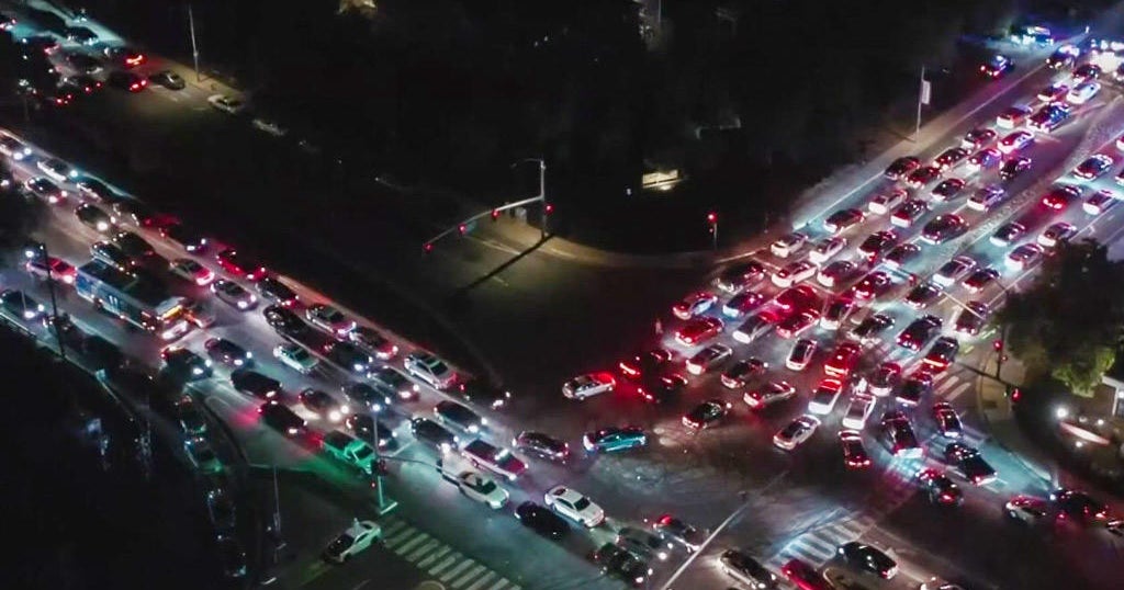 Hundreds of spectators cited during massive San Jose sideshow - CBS San ...