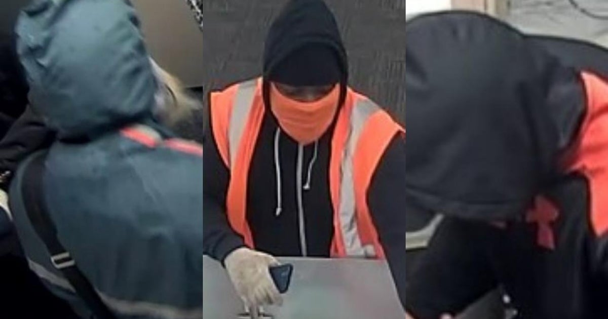 Three robbers tie up bank employees during heist in Bolingbrook - CBS ...