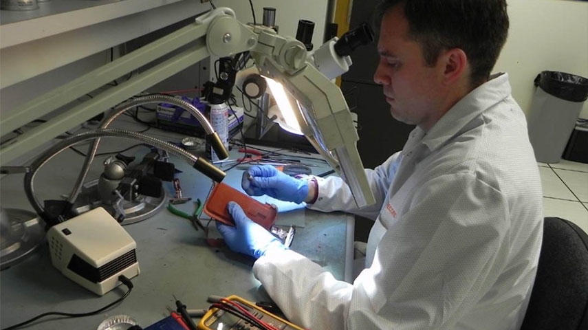 What are investigators looking for to determine the cause of 2 planes ...