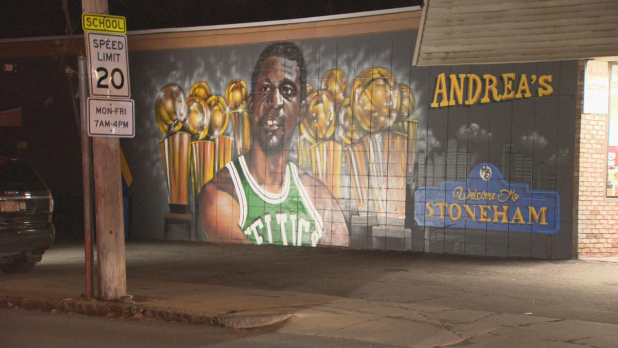 Mural outside pizza shop in Stoneham honors Celtics legend Bill Russell ...