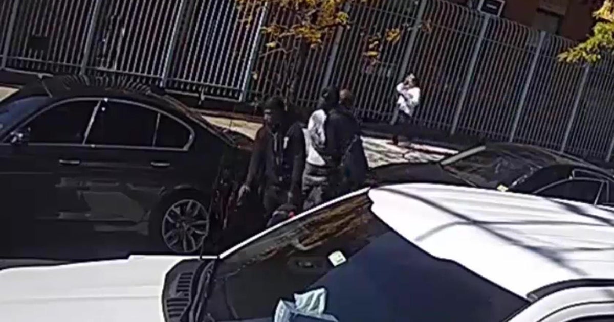 Police Seek Bump And Carjack Robbery Crew Cbs New York
