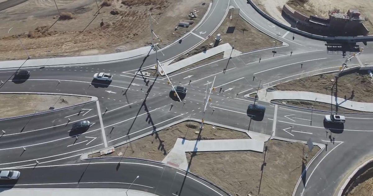 New diverging diamond interchange puts drivers on wrong side of road ...