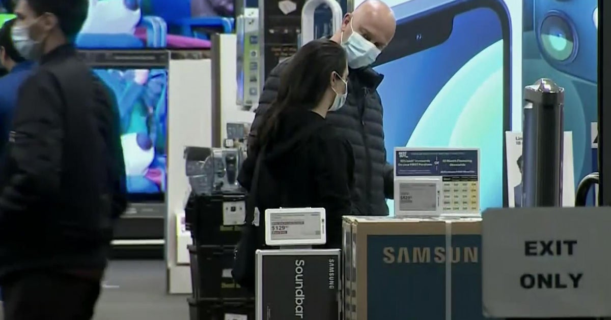 First holiday season arrives with new retail theft law in place - CBS ...