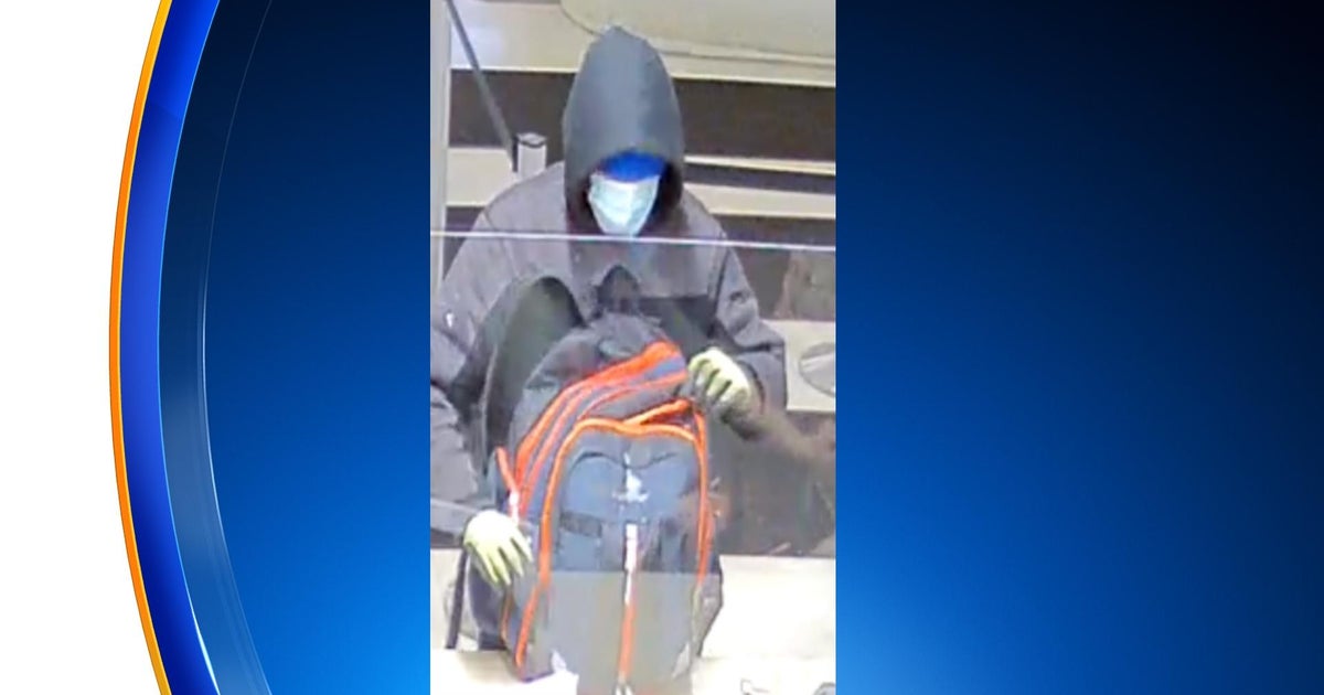 FBI seek suspect in Little Village bank robbery - CBS Chicago
