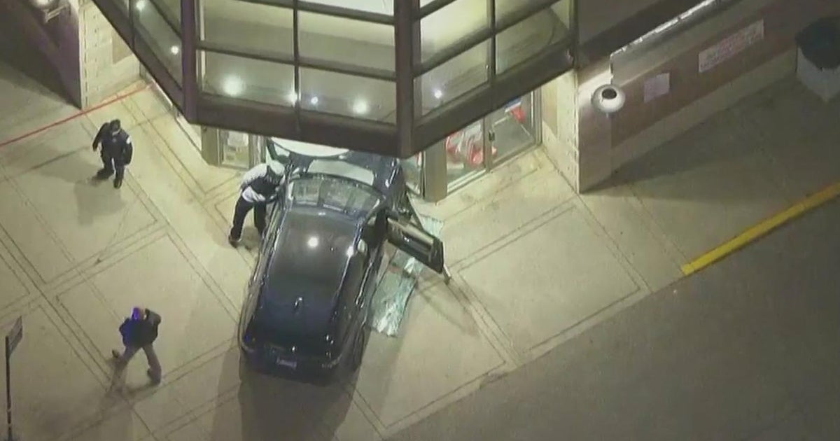 Driver arrested after car slams into River North Walgreens - CBS Chicago