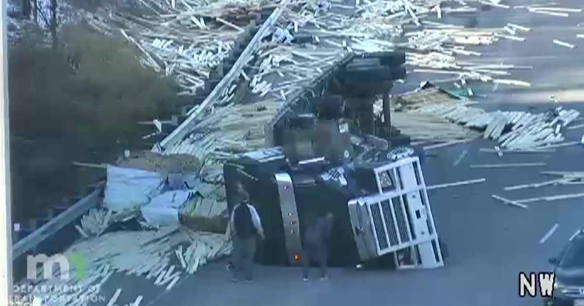 Semi rollover on 35W in Minneapolis causes big mess, delays - CBS Minnesota