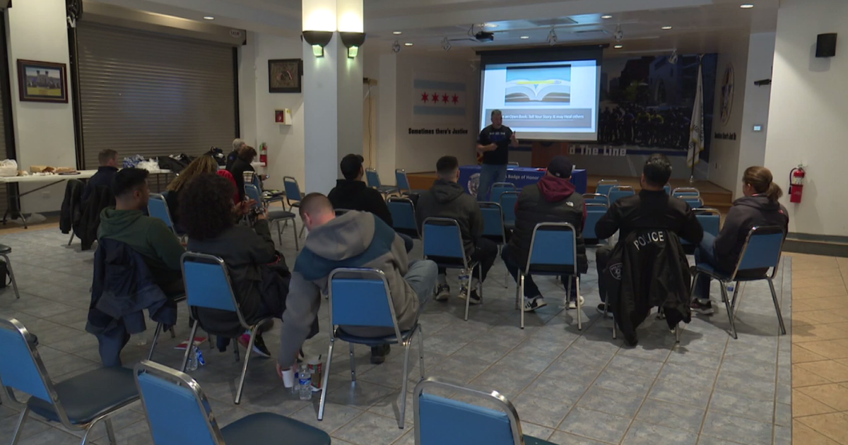 Chicago officers get advice on trauma, suicide prevention - CBS Chicago