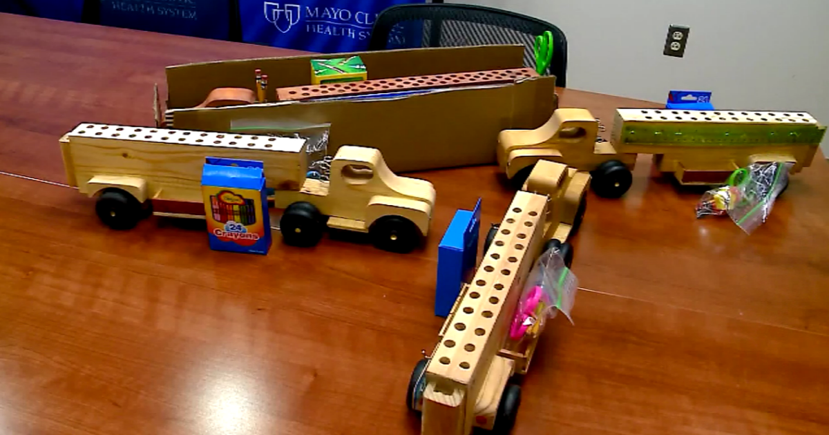 Wisconsin woodmaker creates toys for Ukrainian refugees - CBS Chicago