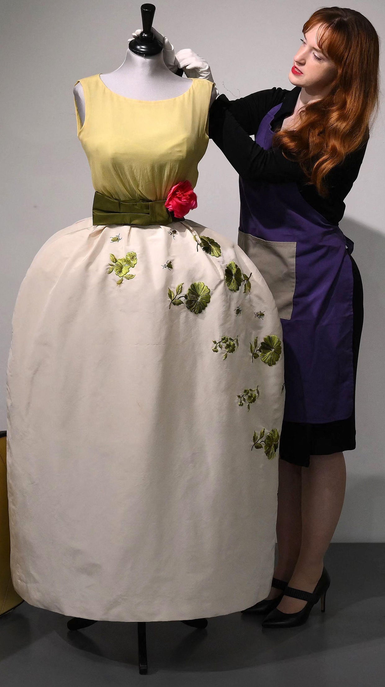 Elizabeth Taylor's "lucky charm" Oscar dress found in suitcase in ...