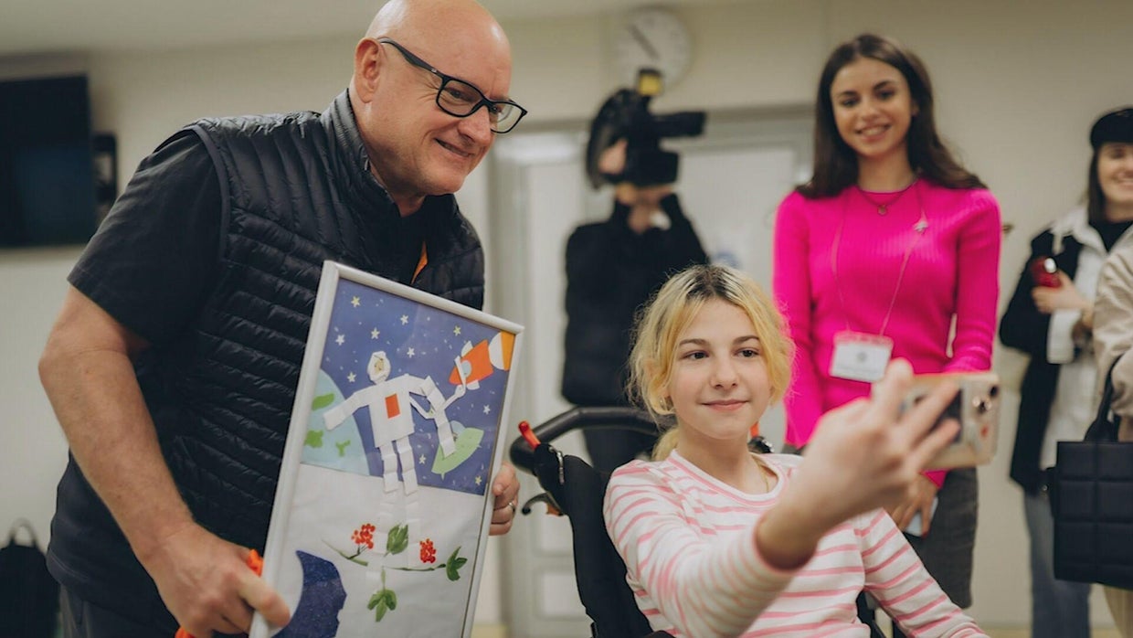 Former NASA astronaut Scott Kelly leaves Colorado home to visit Ukraine ...