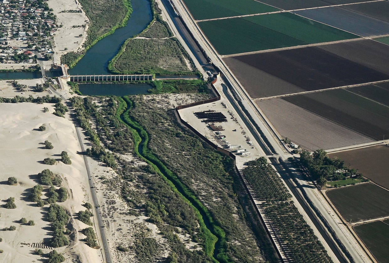 Strange border photos from around the world