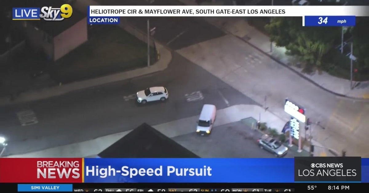Pursuit suspect runs away from officers - CBS Los Angeles