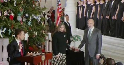 Gov. Wolf, first lady holds annual tree lighting event at capital - CBS ...