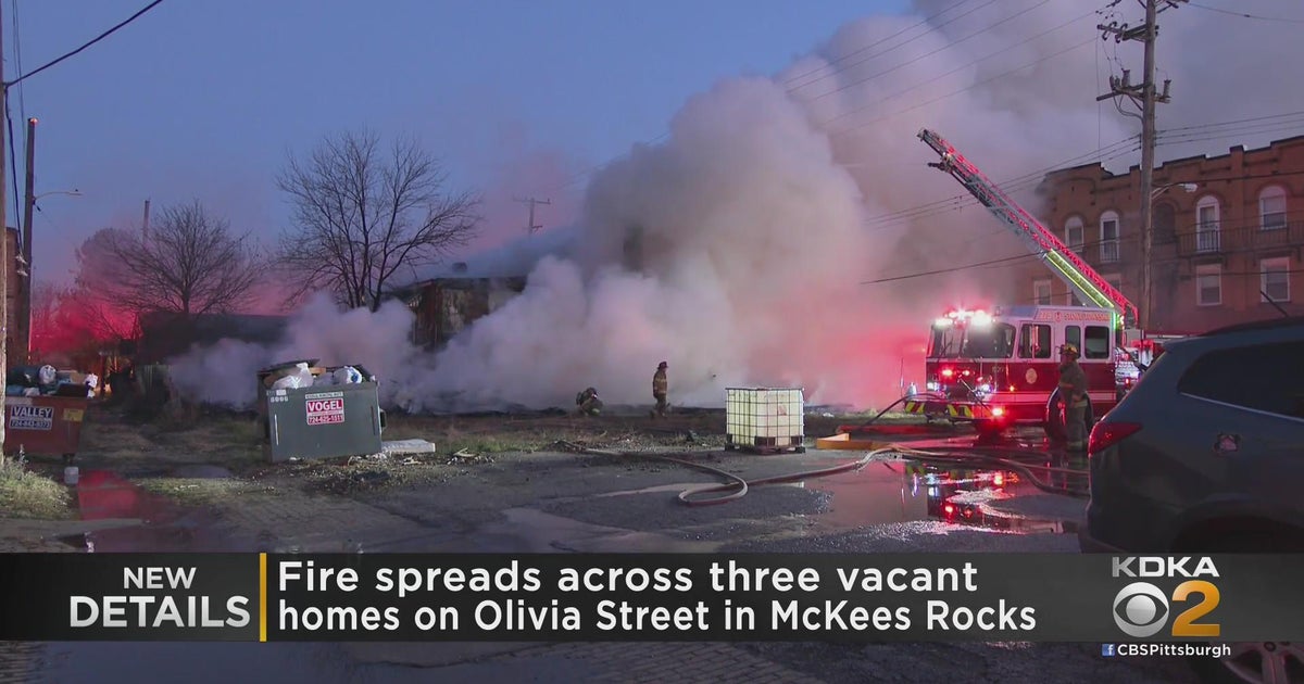 Fire spreads to three vacant homes in McKees Rocks - CBS Pittsburgh